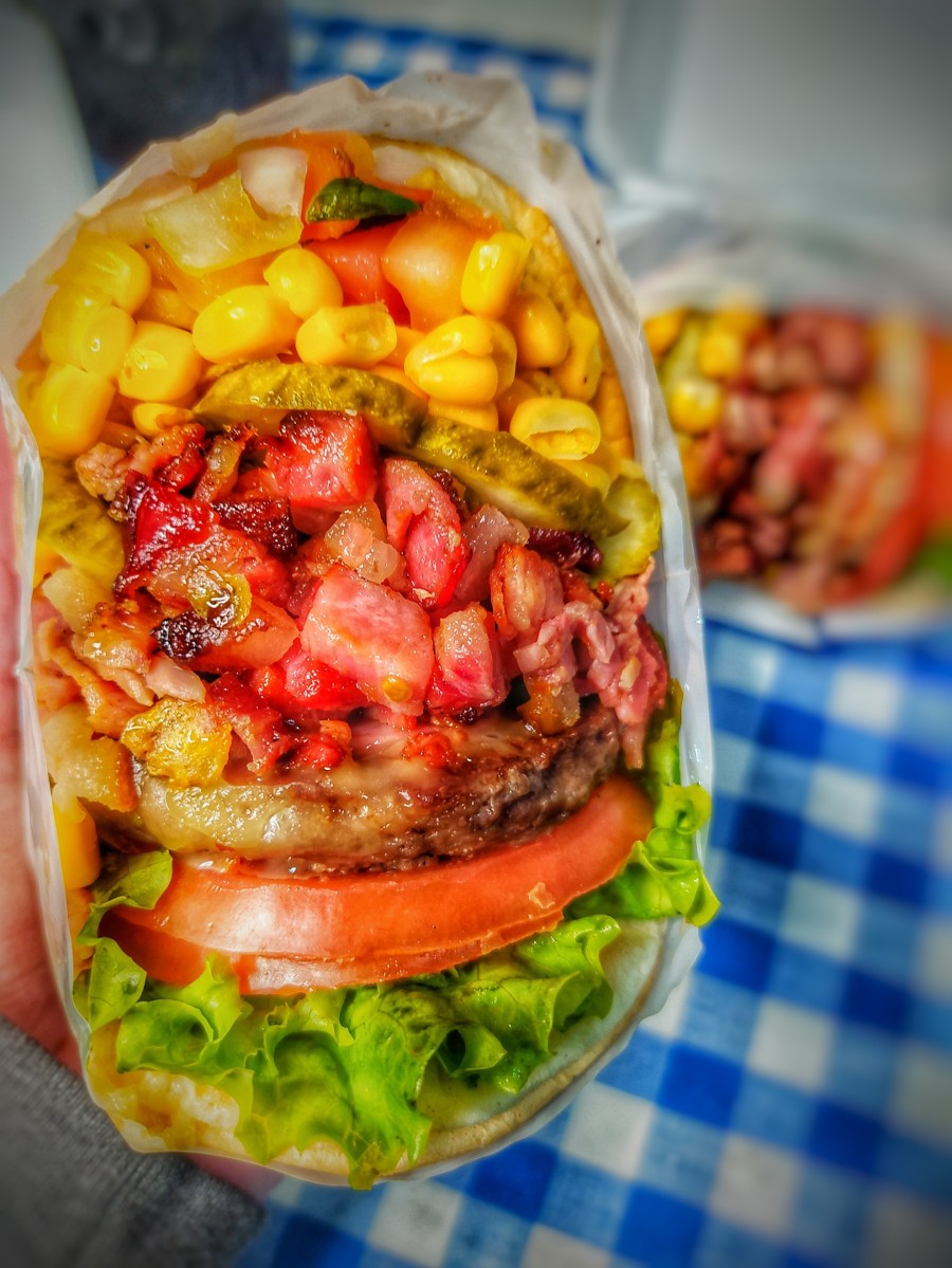 X-FRANGO C/BACON - Aberto com fritas - Naninho's HotDogs e Lanches